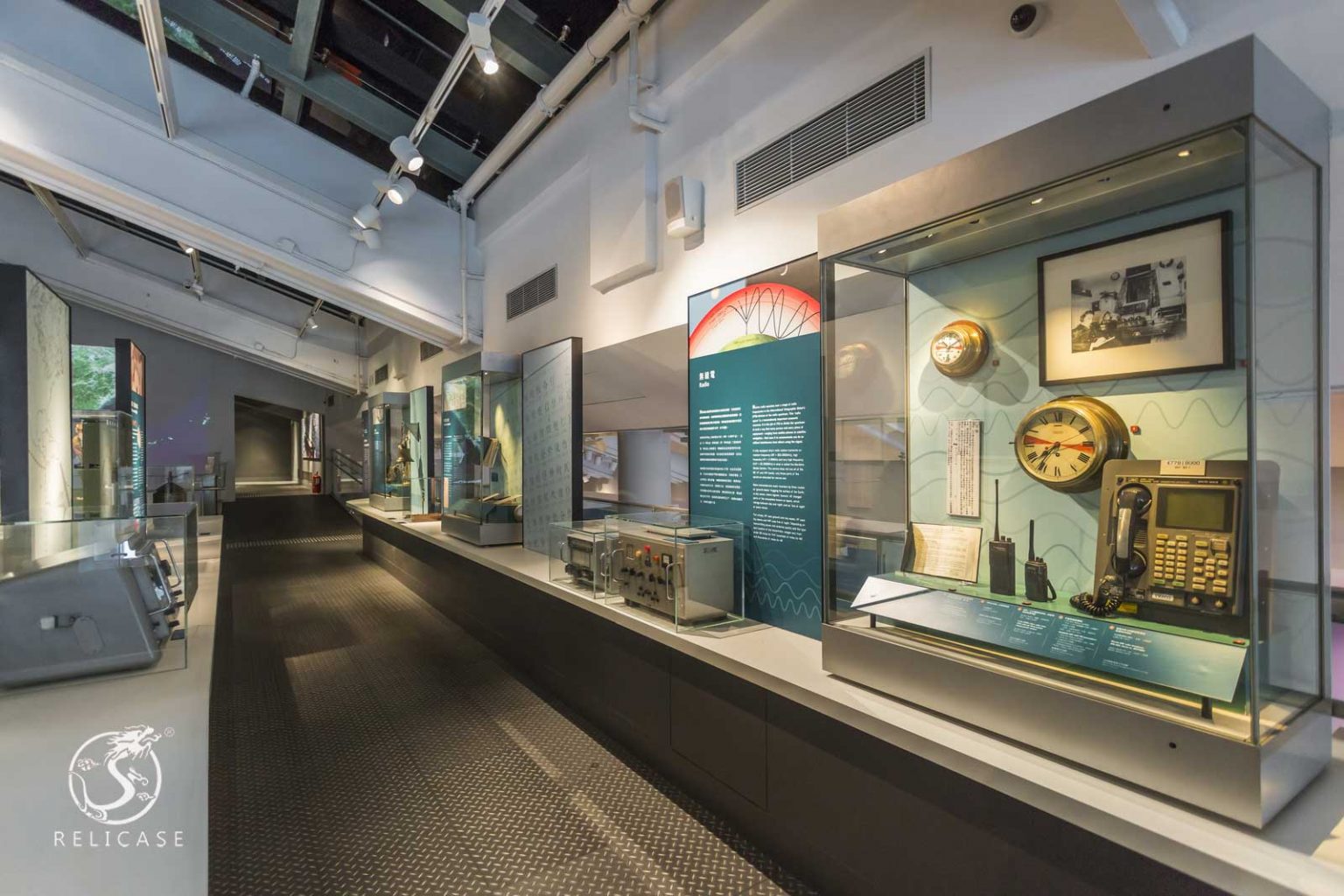 WD002 Semi-automatic Pull and Slide Opening Backwall Display Cases ...