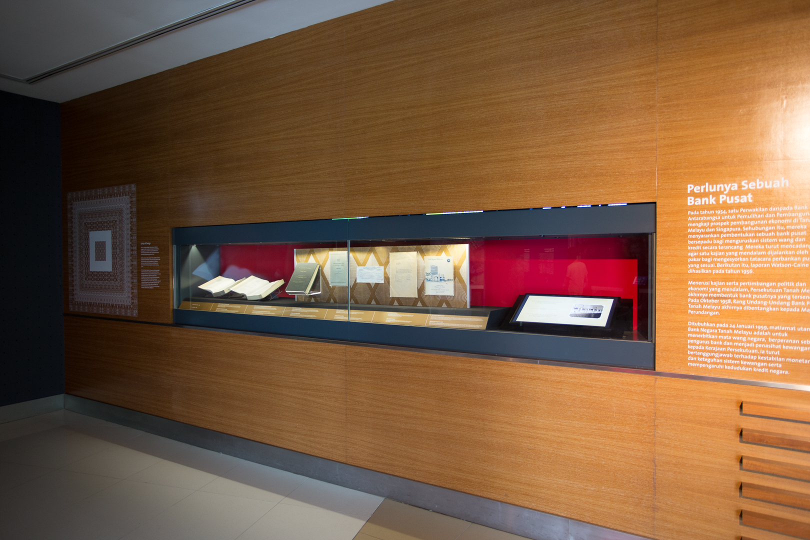 The 14 Different Kinds of Museum Wall display case design styles ...